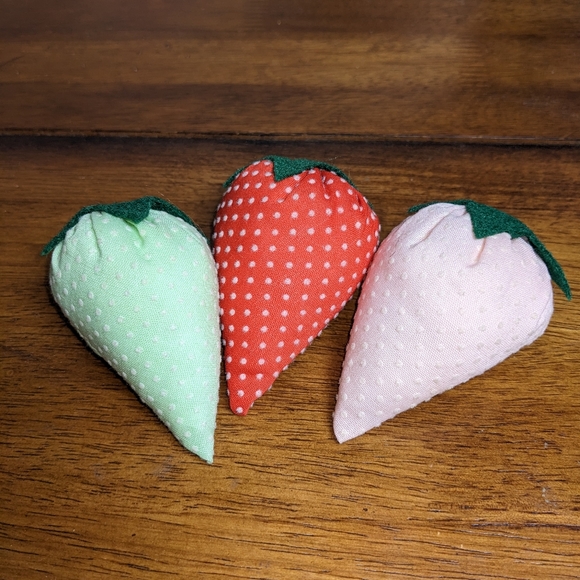 Hand Crafted | Accents | New Fabric Strawberries Handcrafted Hand Made ...